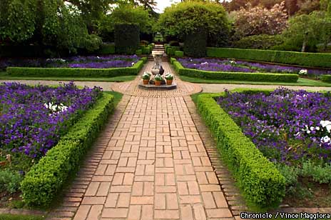 WORLD-CLASS GARDENS / Springtime blooms invite international journeys