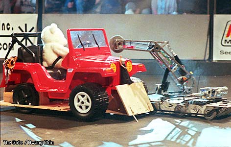 Robot-Fighting Contest Draws Aggressive Techies