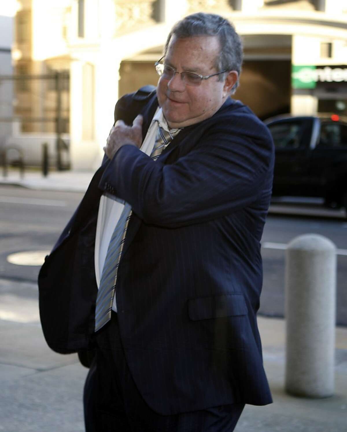 Barry Bonds trial: Surgeon contradicts key witness