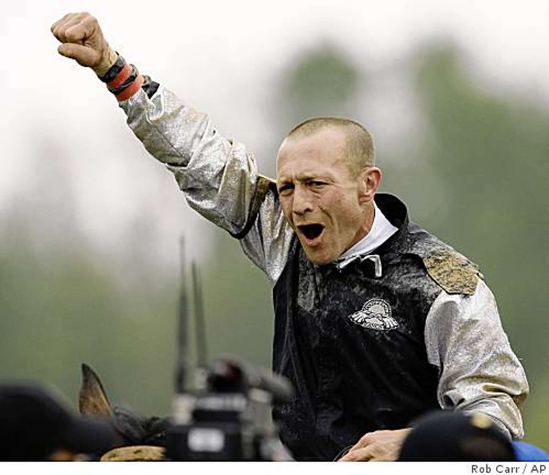 With 'Bird' in hand, Borel charges to win