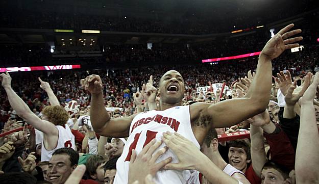 Wisconsin hands Ohio State its first loss, 71-67