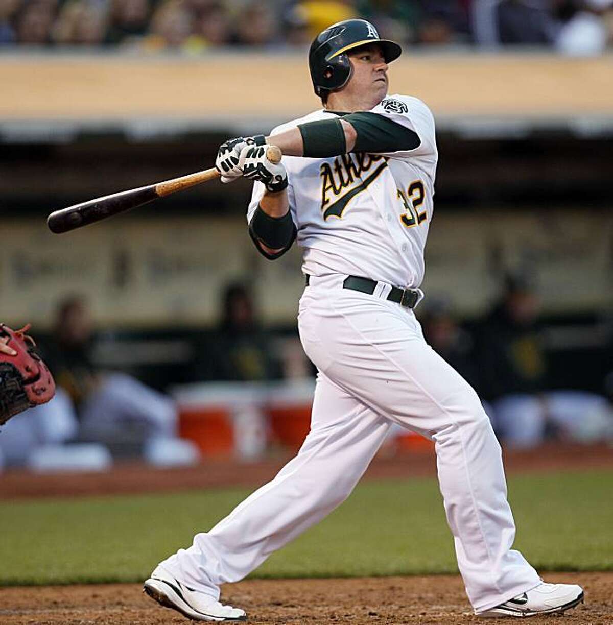 A's again decline to offer contract to Jack Cust