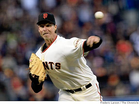 Pitcher's homer does in Giants, Big Unit