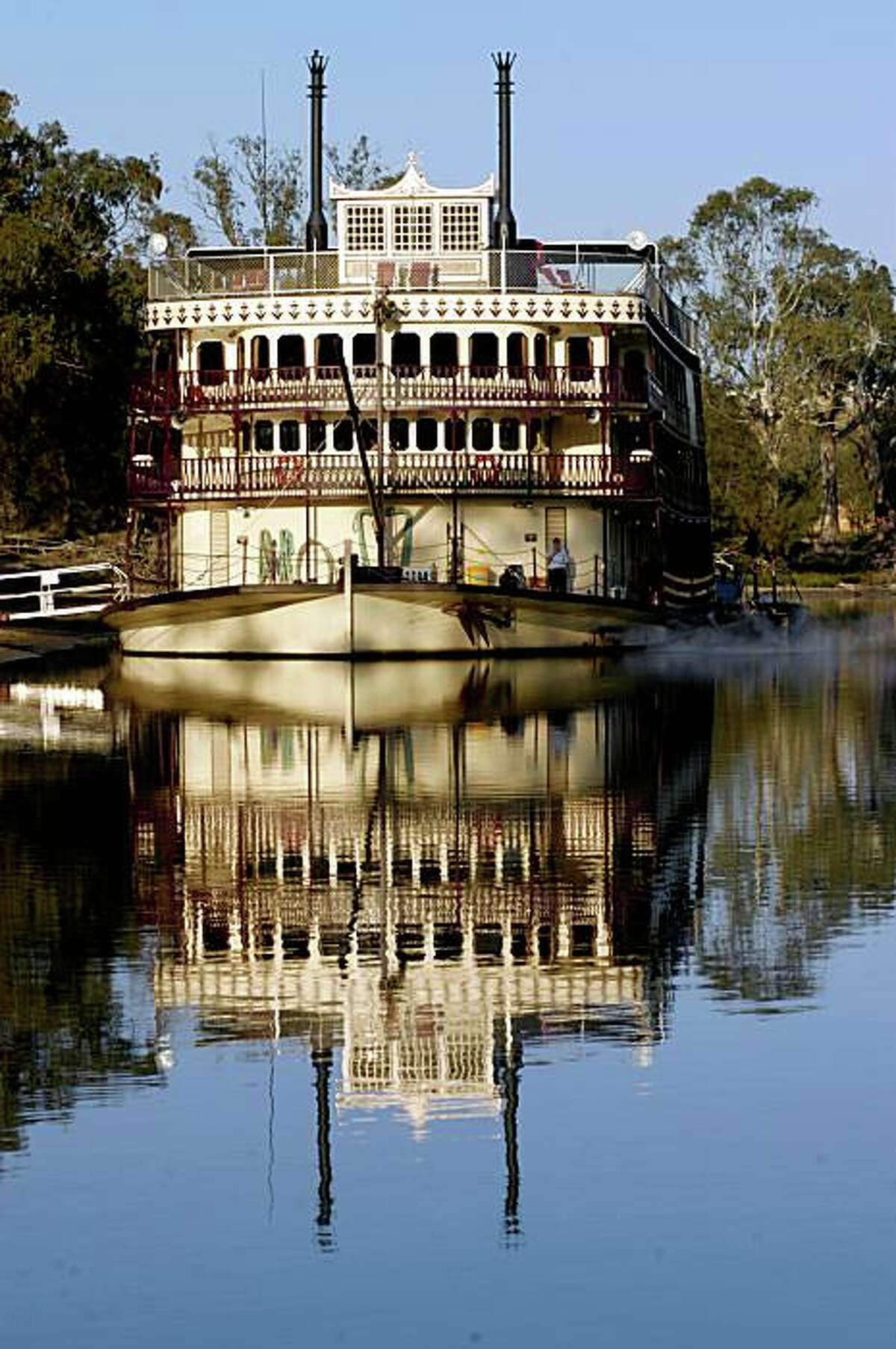 River Murray keeps Australia riverboats afloat