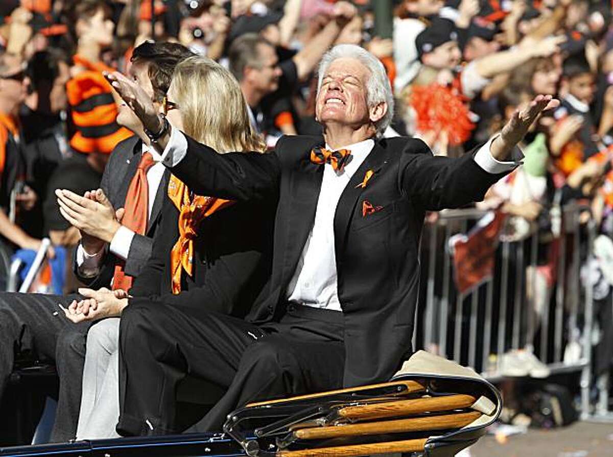 Hundreds of thousands pack Giants parade route