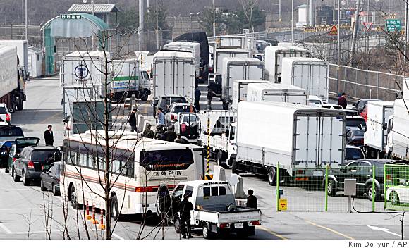 North Korea closes, opens, closes, opens border North Korea closes, opens, closes, opens border