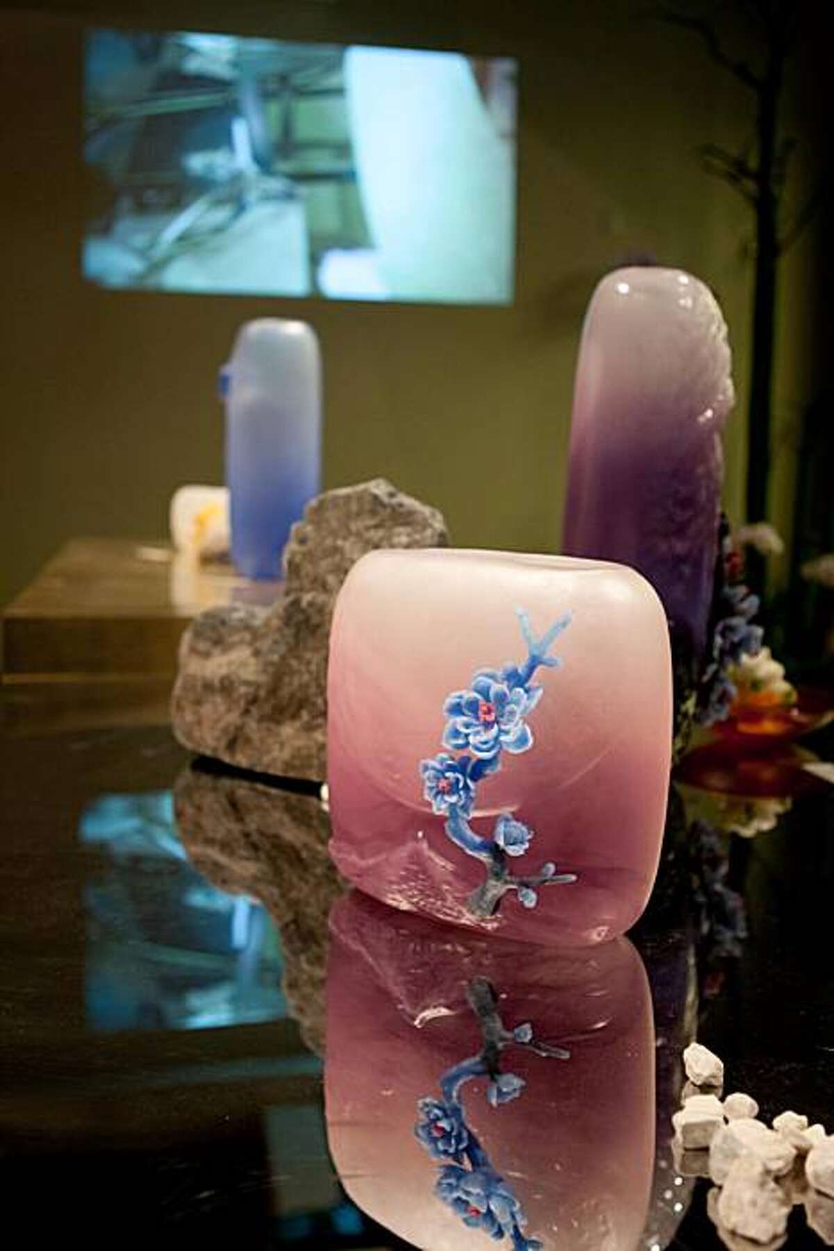 Fragile Liuli glassblowing keeps flowering