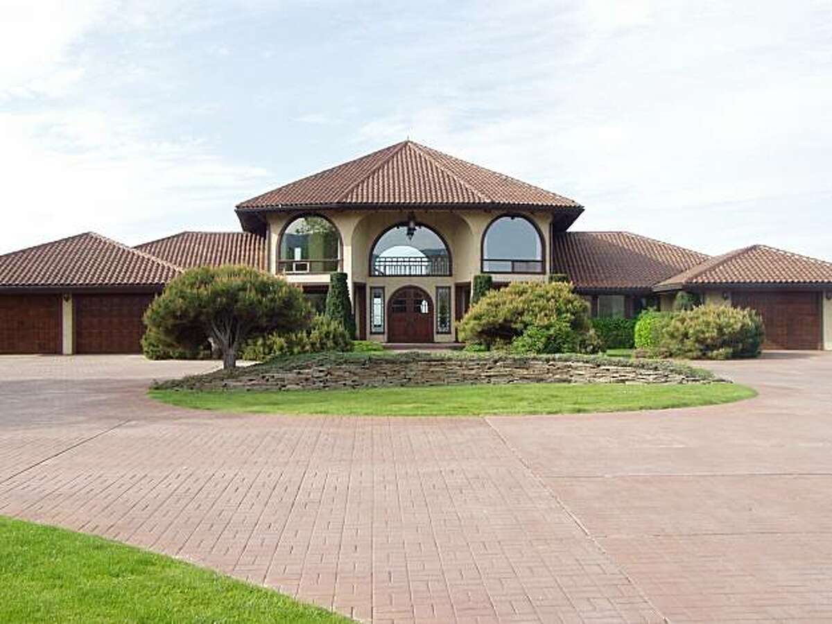 Governor's mansion empty in Sacramento