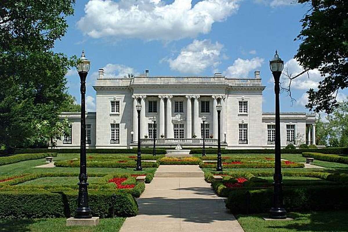 Governor's mansion empty in Sacramento