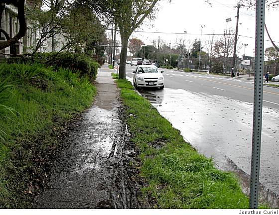 Berkeley: Flooded sidewalk a danger to walkers