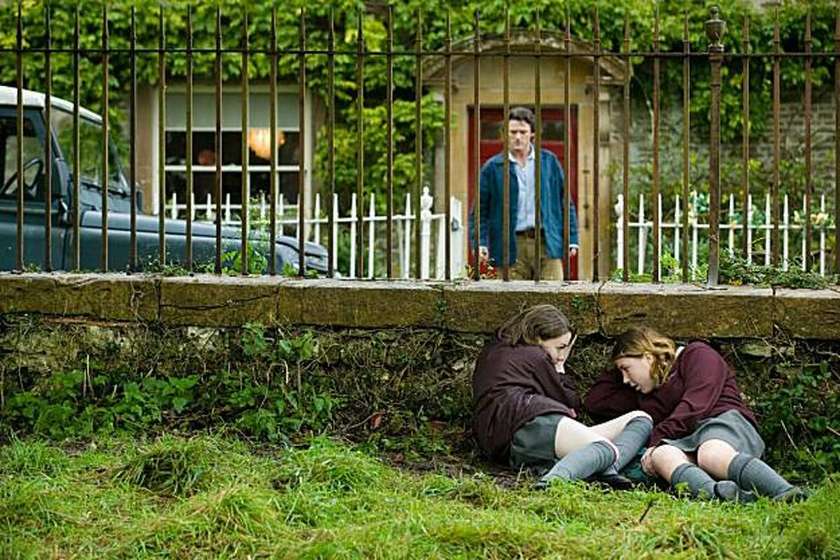 Review: 'Tamara Drewe' has a thin script