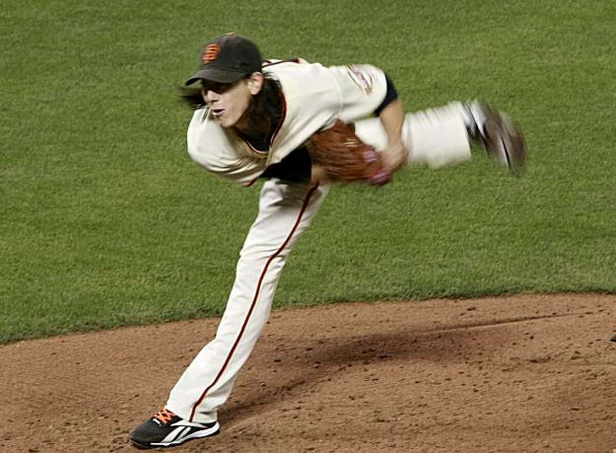 Tim Lincecum gives Giants Game 1
