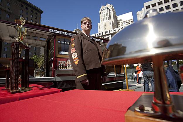 Muni workers boycott bell-ringing contest