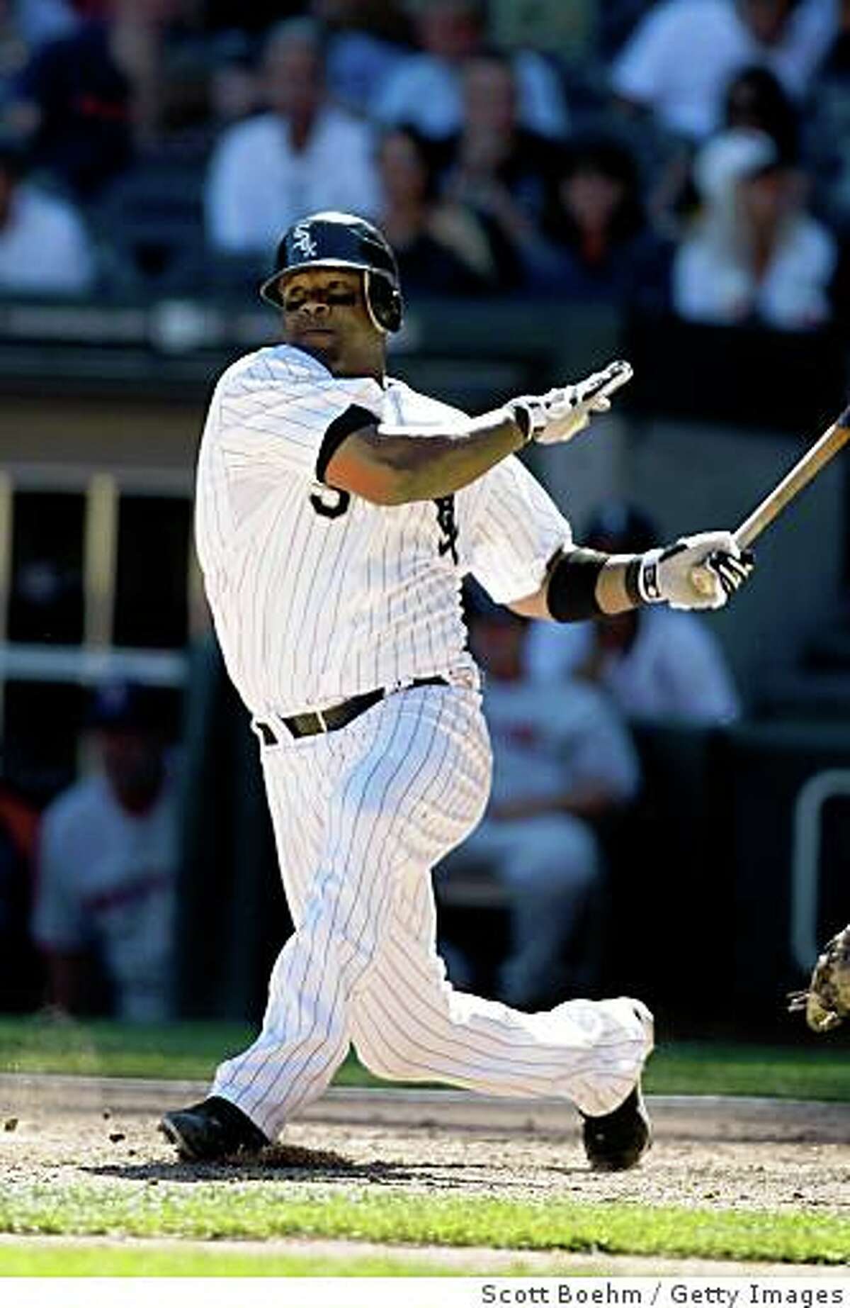 Versatile Uribe signs with Giants