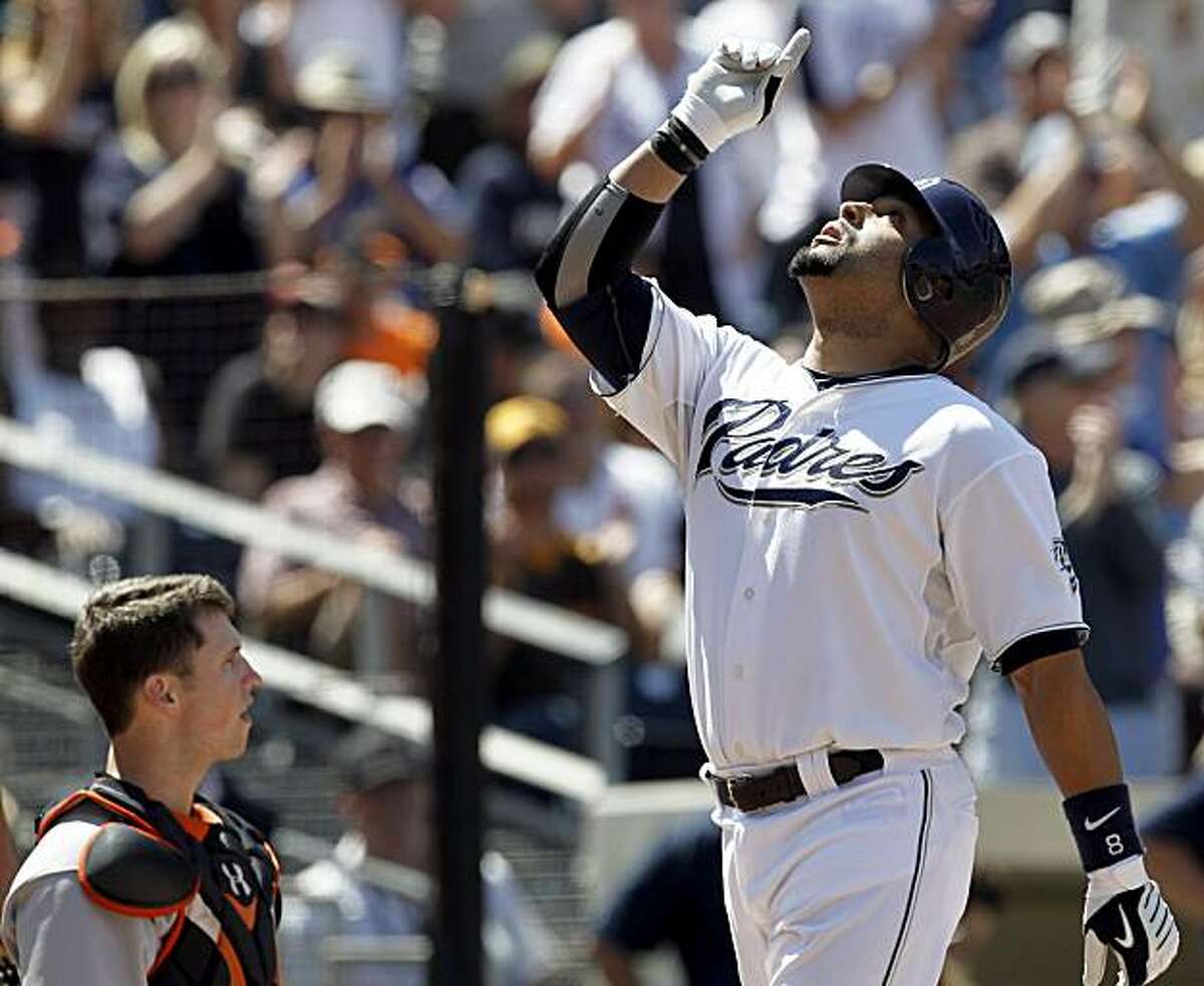 Padres top Giants 1-0, push lead back to 1 game