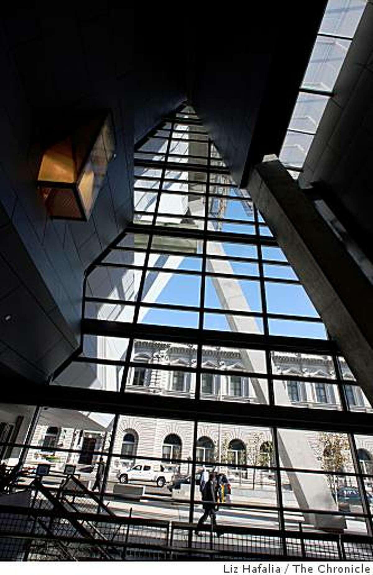 Federal buildings face off at 7th and Mission