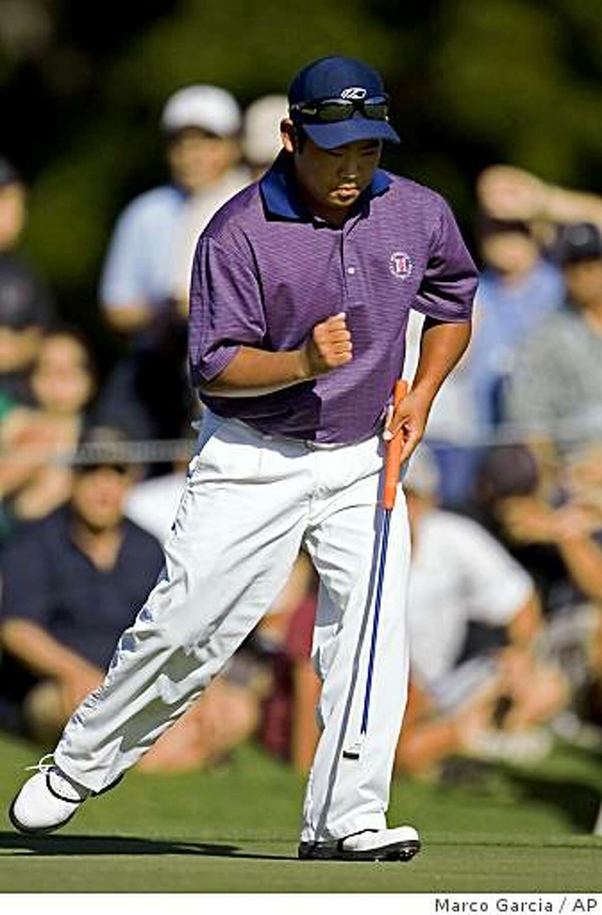 Fujikawa's 62 puts him 2 back