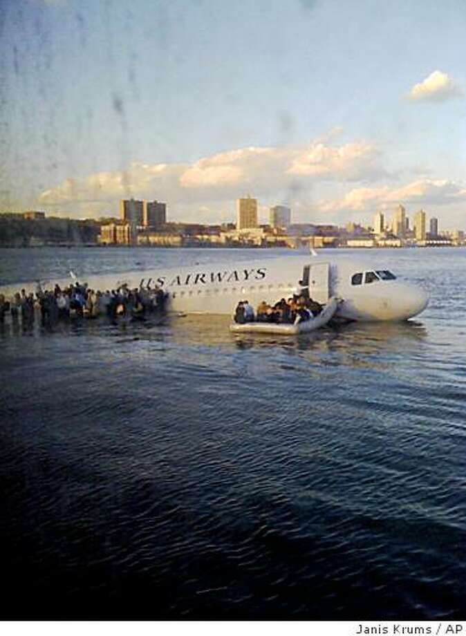 Bay Area pilot hailed as hero in N.Y. plane crash - SFGate