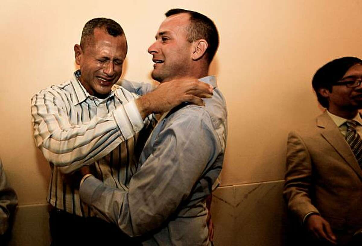 Judge lifts Prop. 8 stay - gay marriages on hold