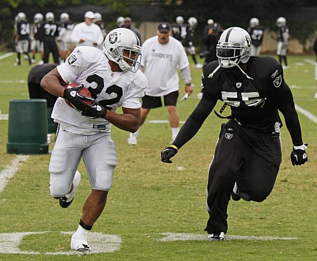 Two old hands compete for Raiders' tailback job