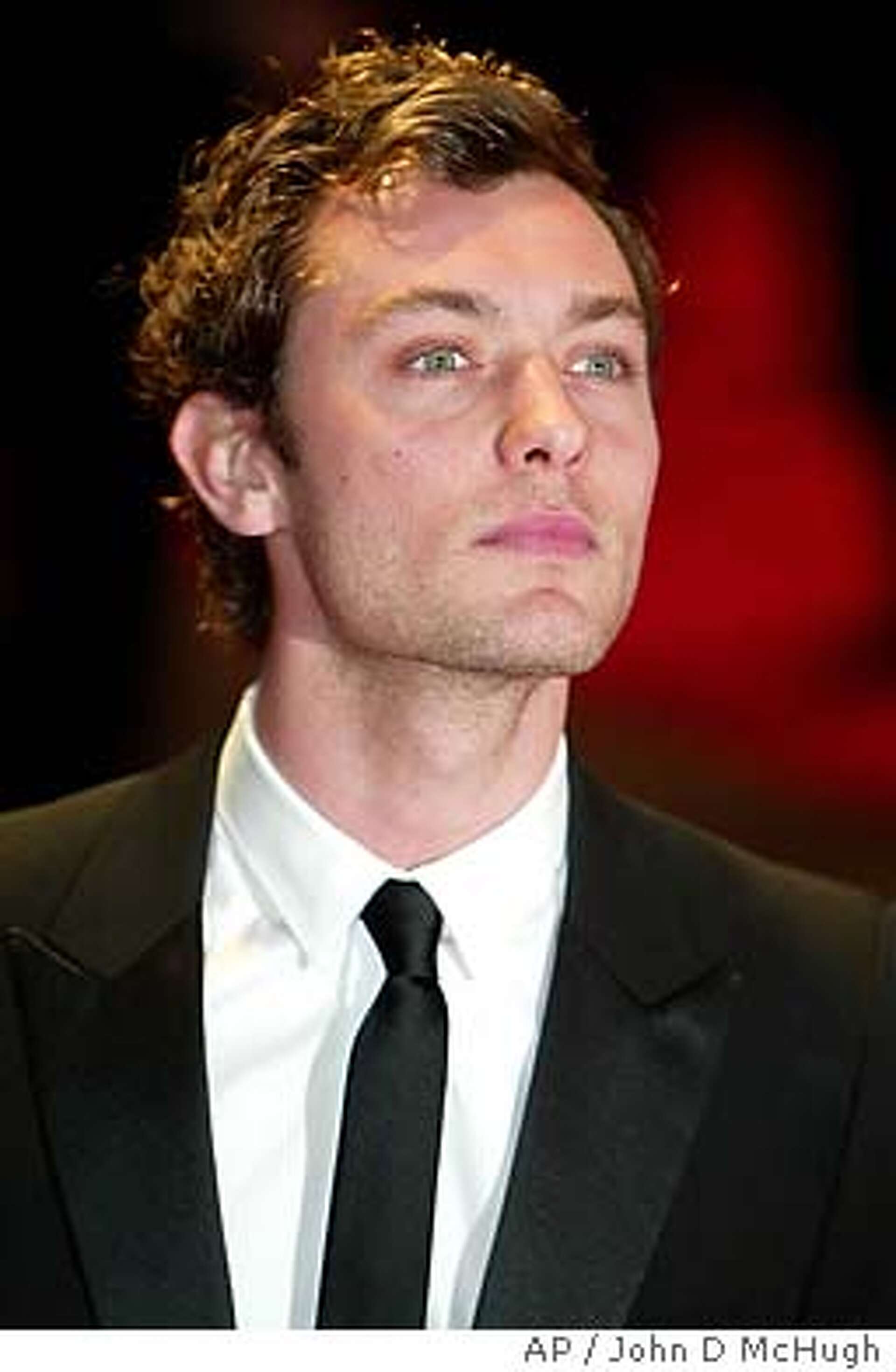 Jude Law romancing Scarlett Johansson?; Justin stands up Cameron; Colin ...