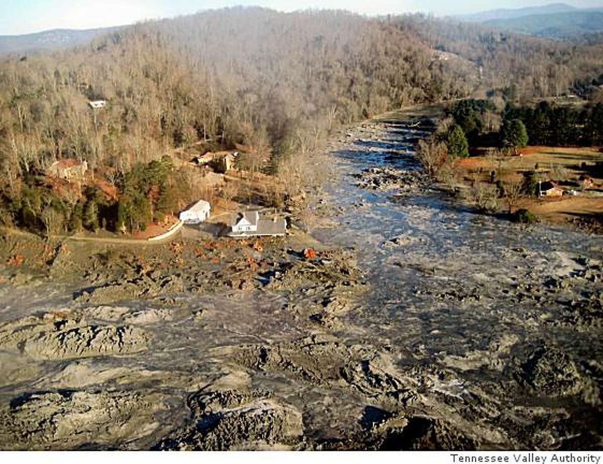 Toxicity of Tennessee coal ash spill debated