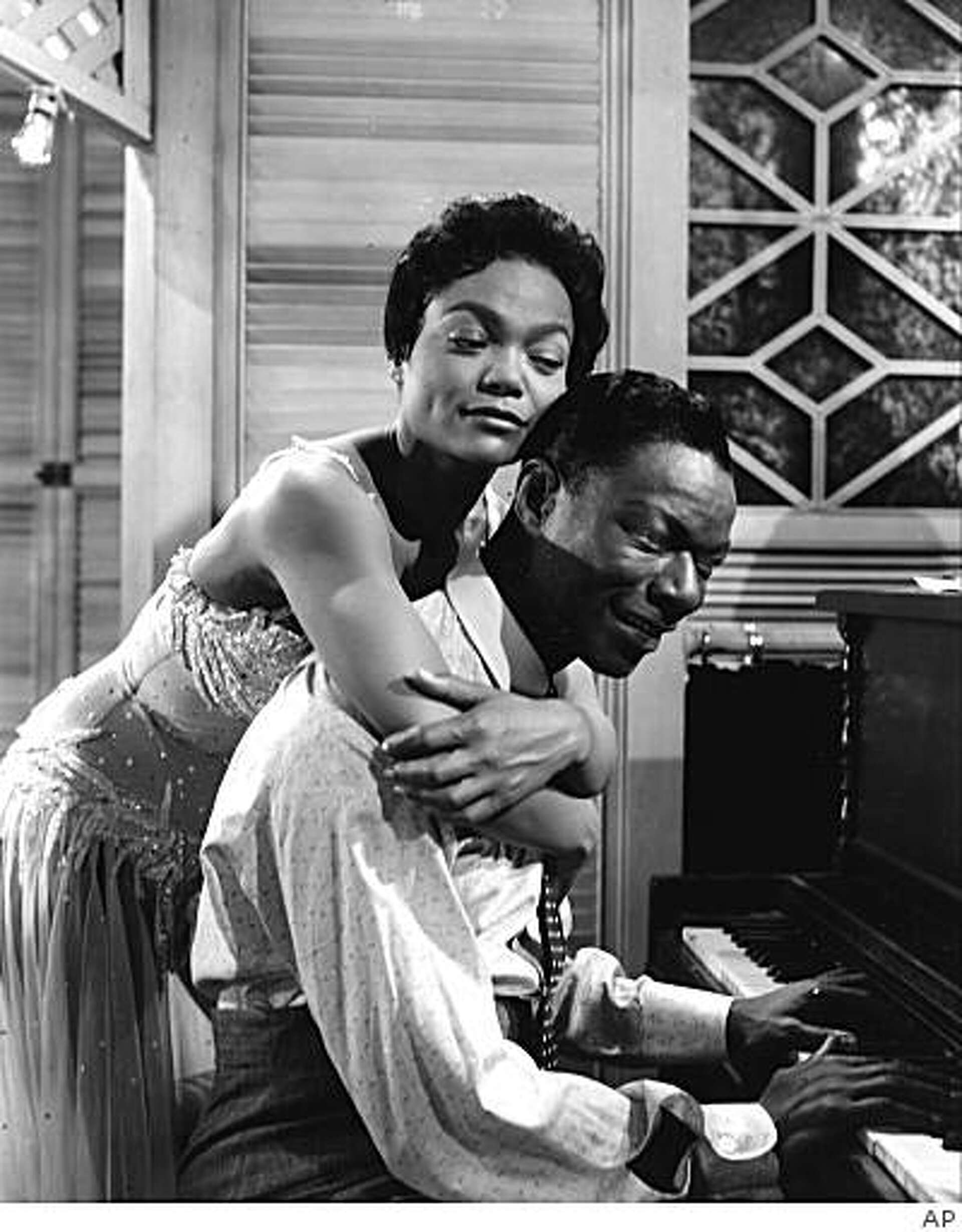 Sultry singer Eartha Kitt dies at 81