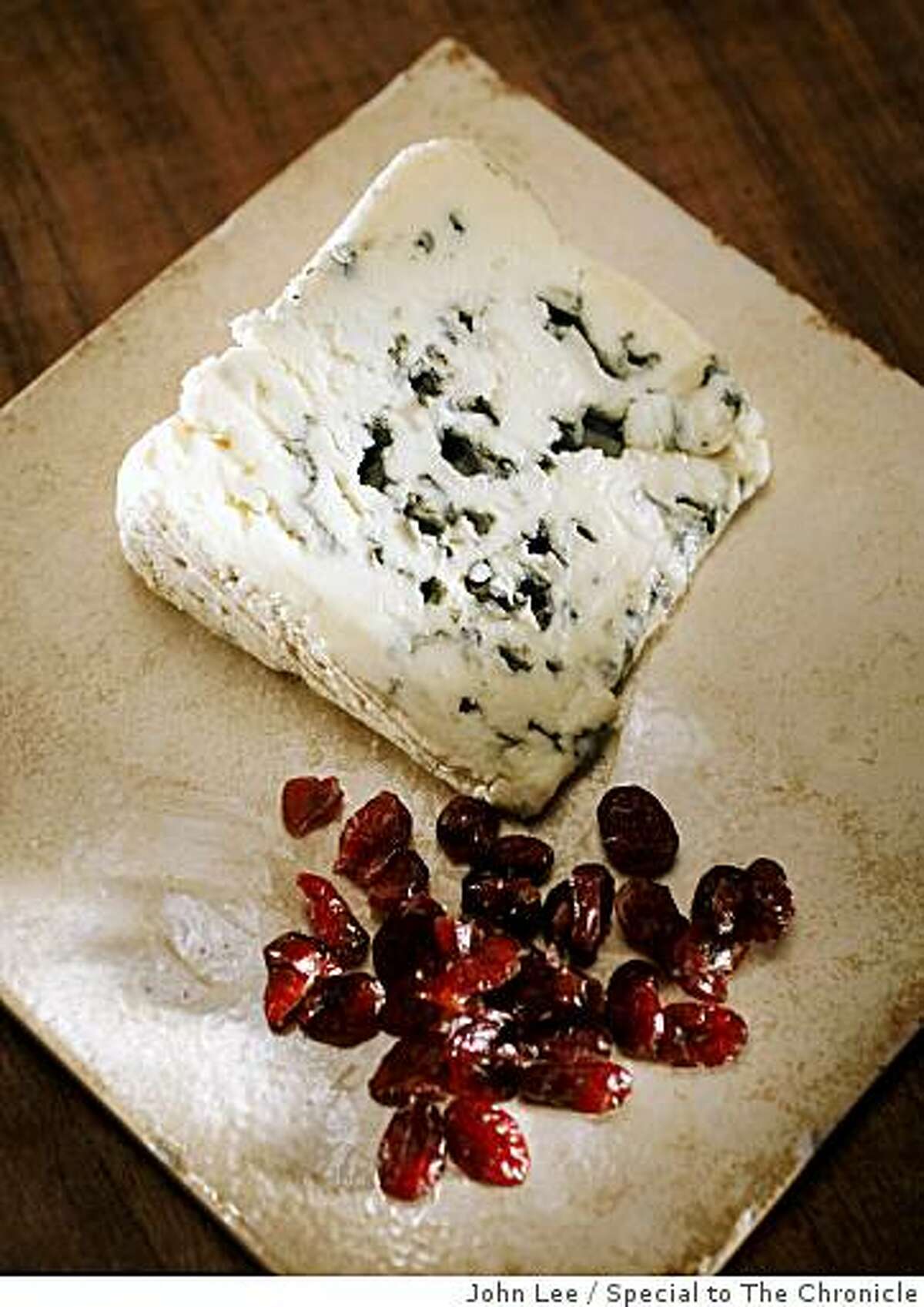 Cheese course: Subterranean sojourn makes La Petite Cave a better blue