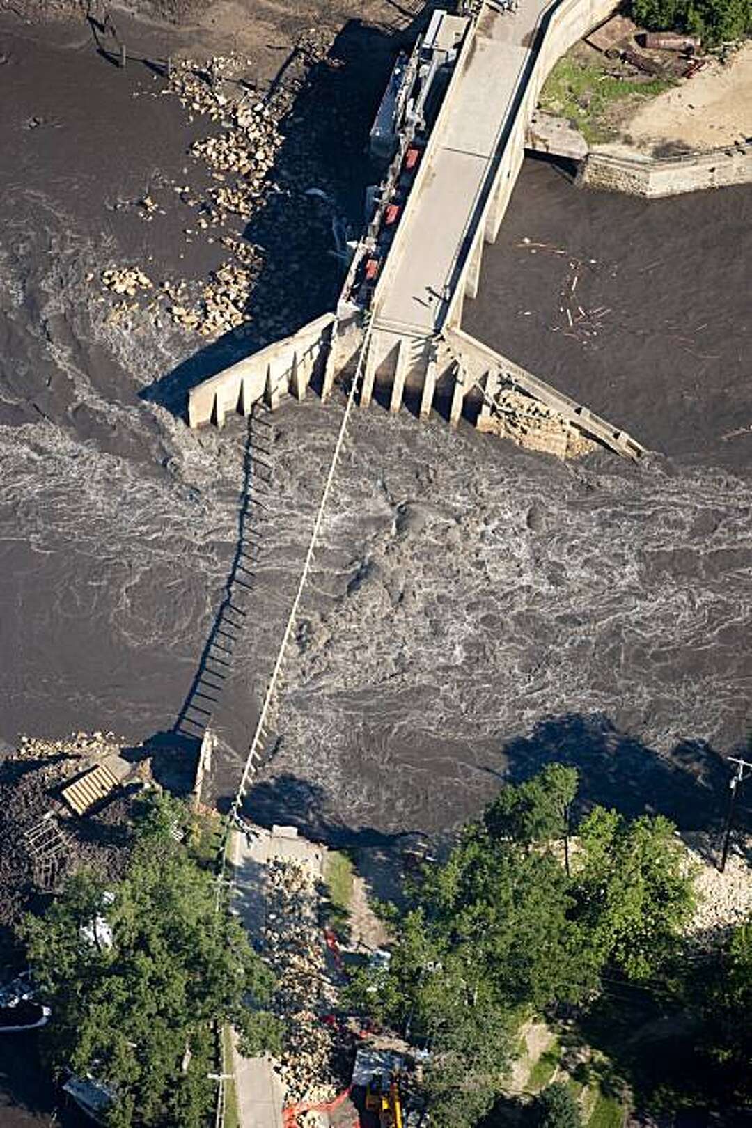 Broken Iowa dam wipes out lake, property values