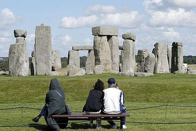 Stonehenge-like structure found near monument
