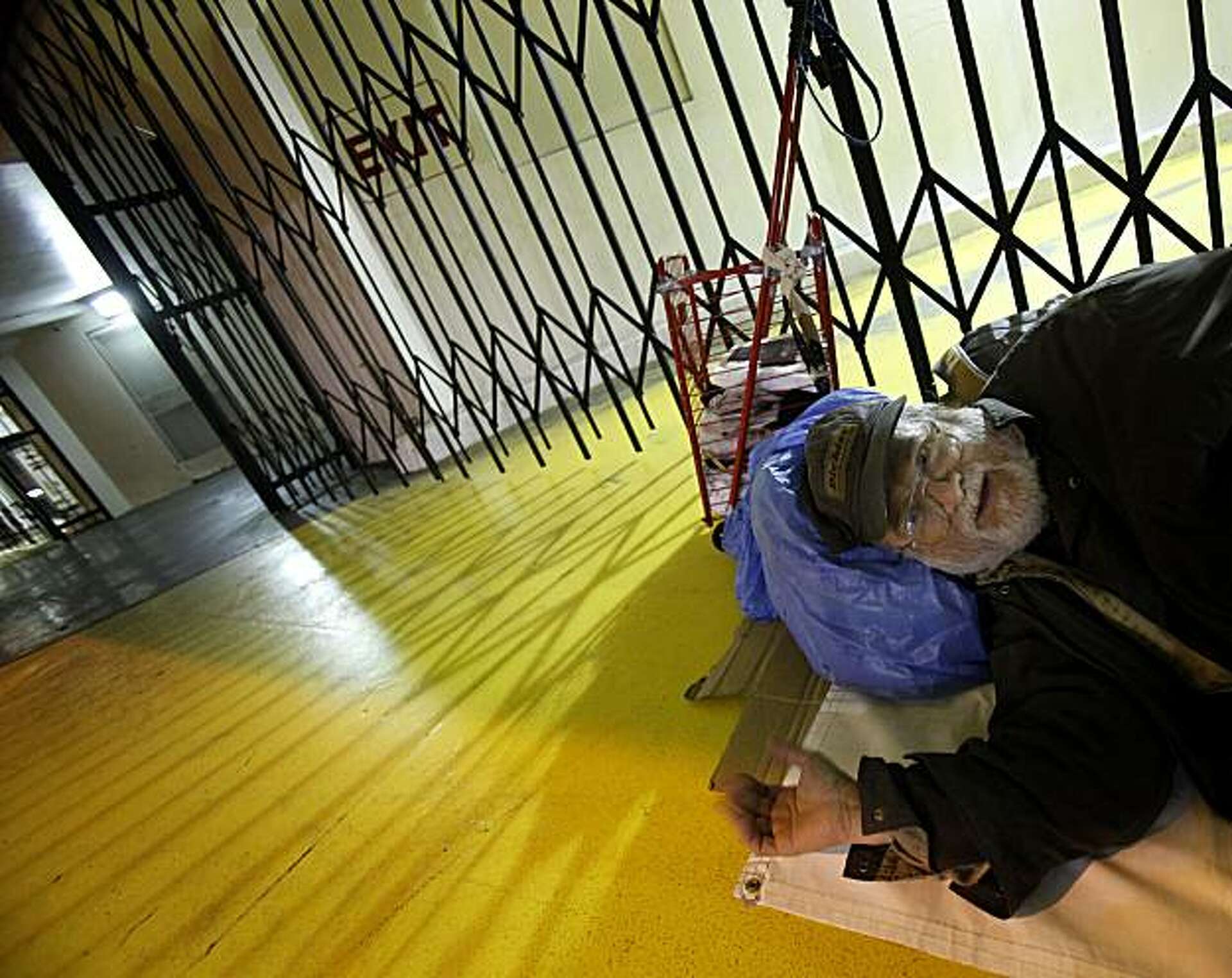 Longtime denizens resist call to leave terminal