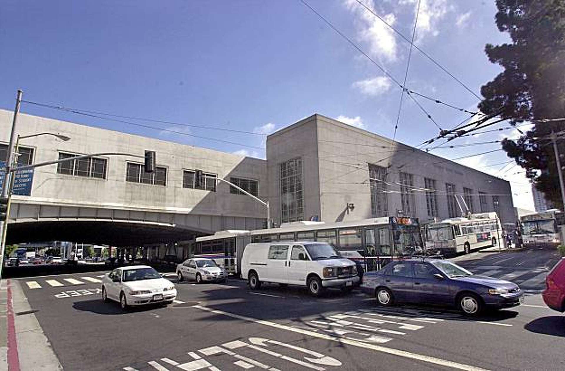 Longtime denizens resist call to leave terminal
