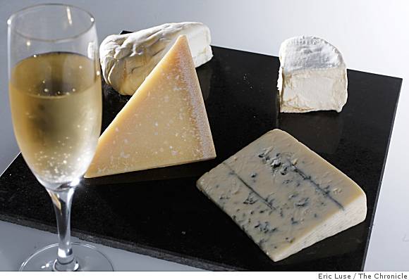 A cheese selection that loves fizz