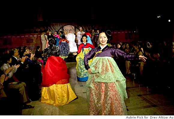 Classic Korean clothing gets modern twist in fashion show