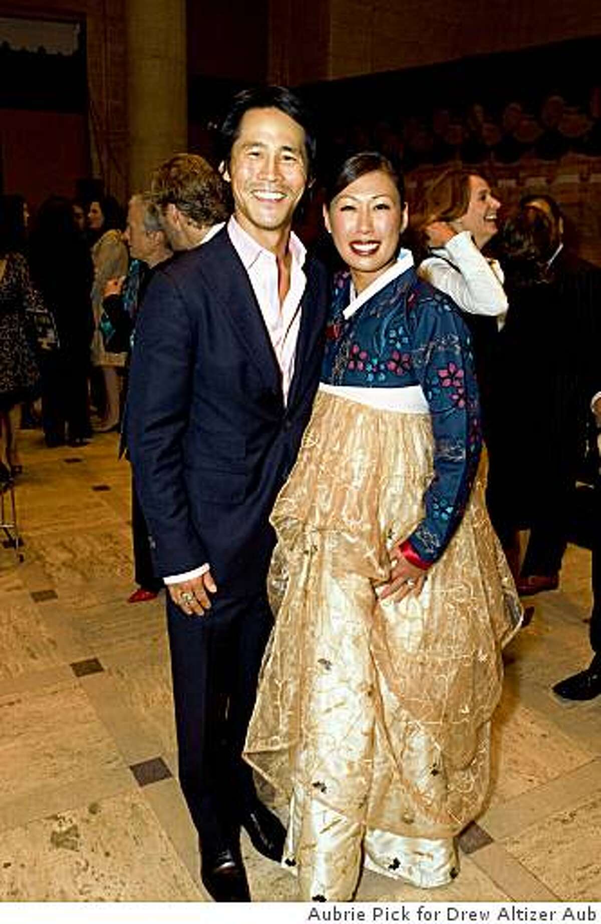 Classic Korean clothing gets modern twist in fashion show