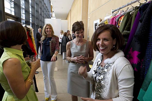 Runway show of de la Renta wows