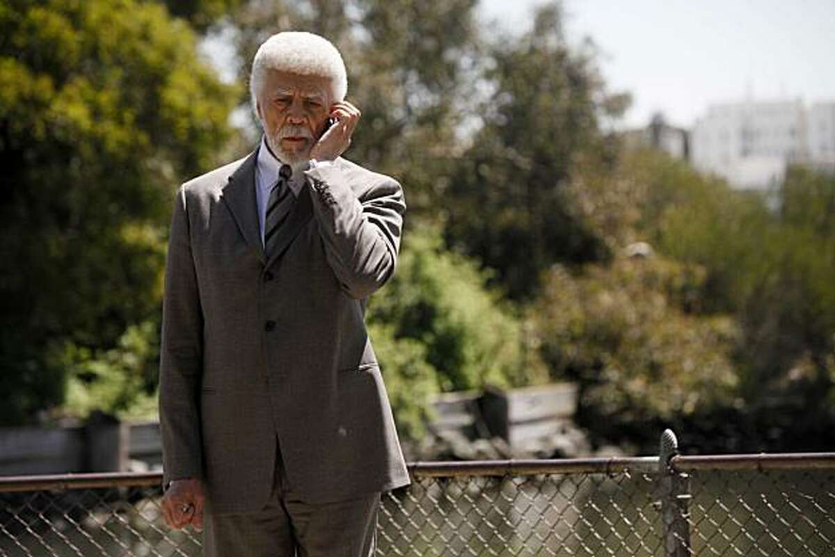 Ron Dellums, former congressman and Oakland mayor, dies at age 82