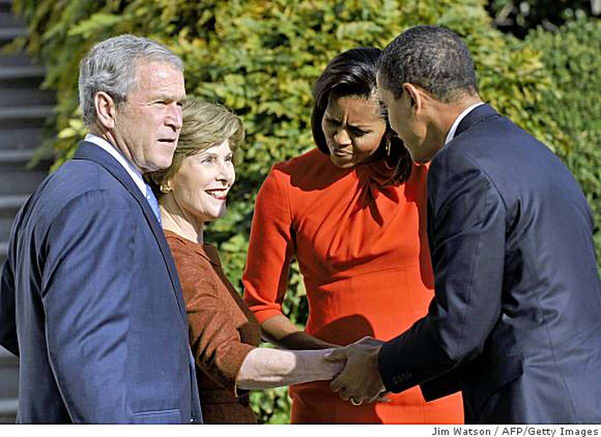 Bush, first lady welcome Obamas to White House
