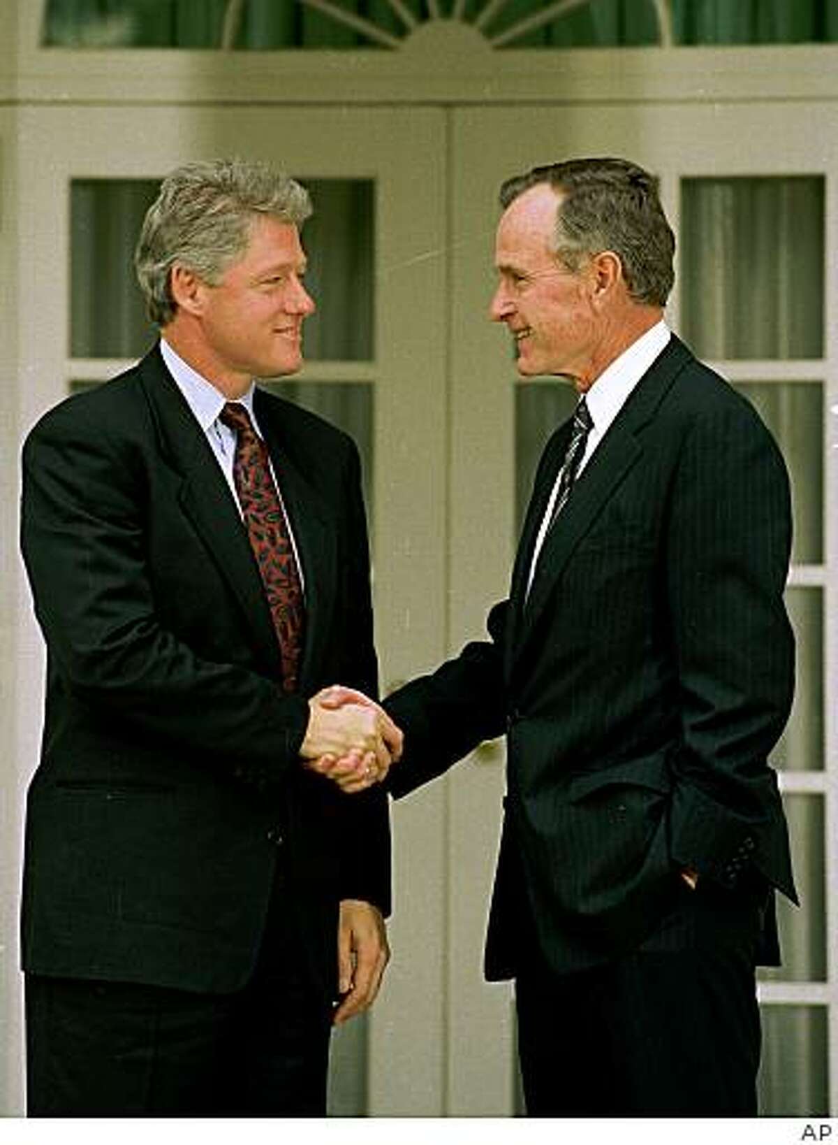 Bush, first lady welcome Obamas to White House