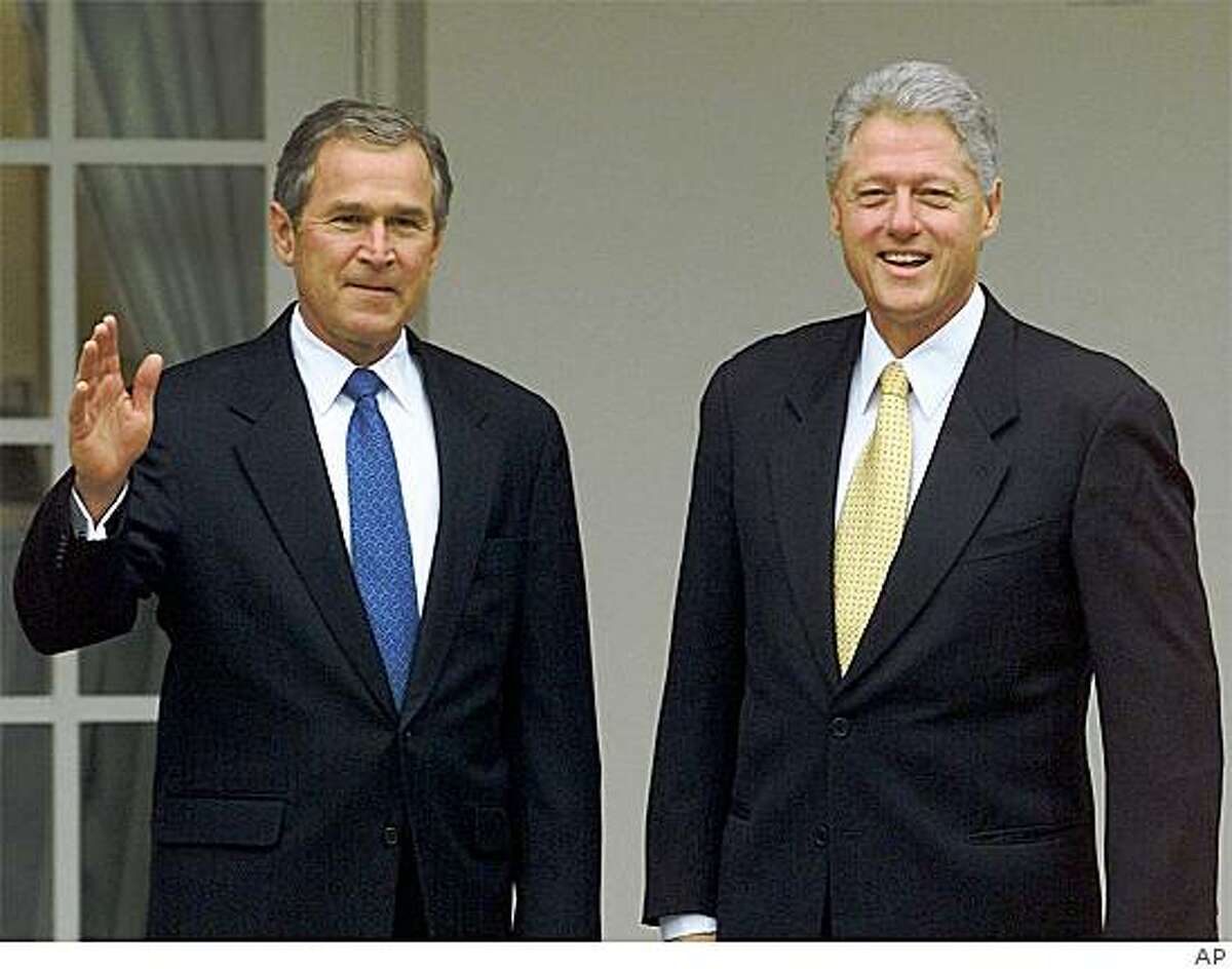 Bush, first lady welcome Obamas to White House