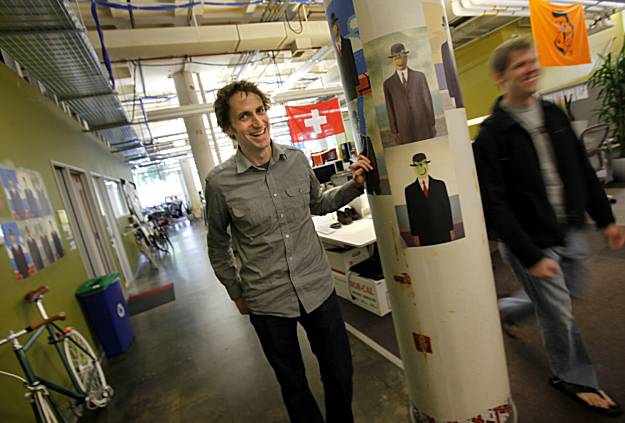 Researchers study behavior in social networks