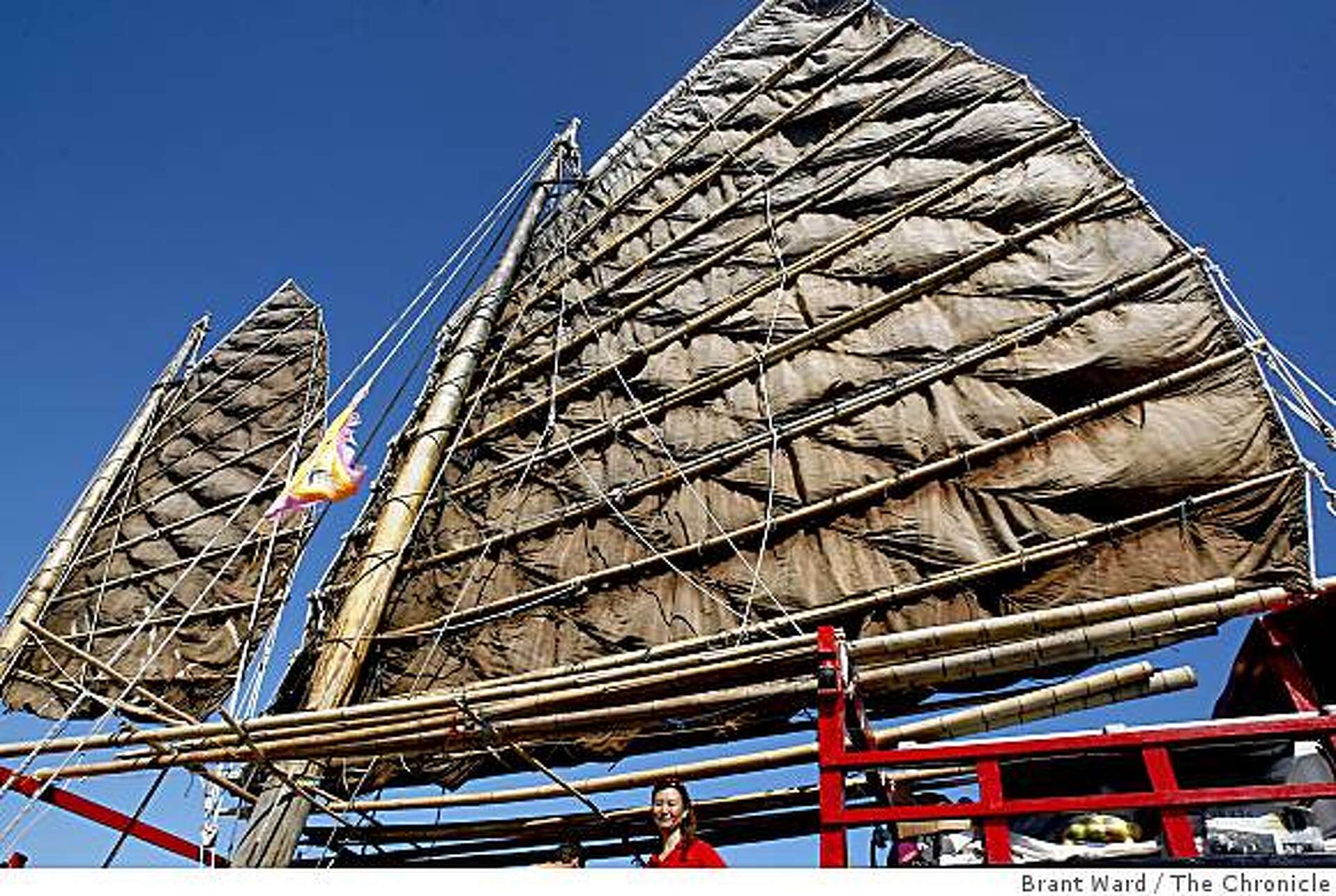 Ming Dynasty replica junk sails across Pacific