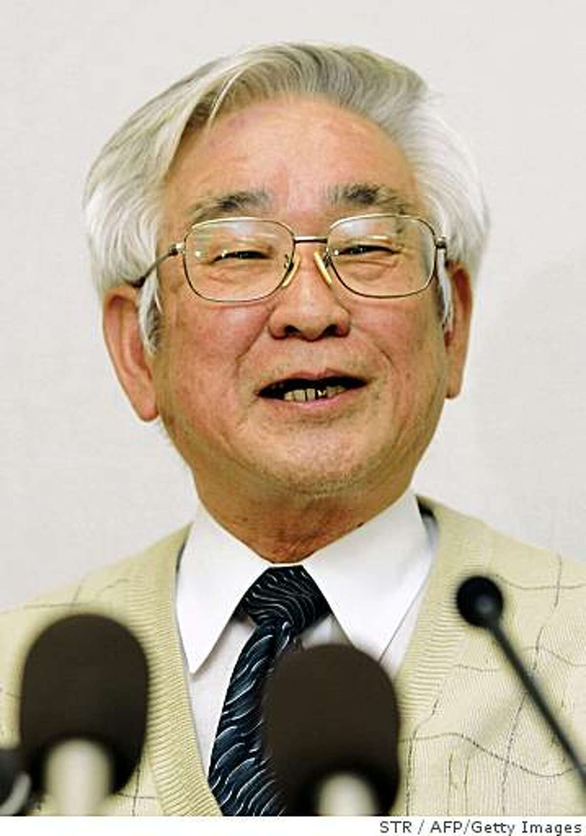 U.S., Japanese scientists share physics Nobel