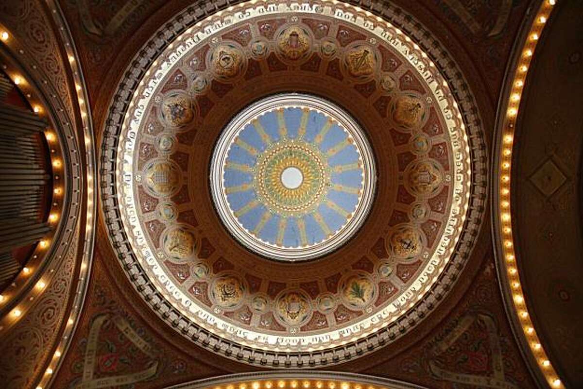 Crews save Sherith Israel, a shrine to history