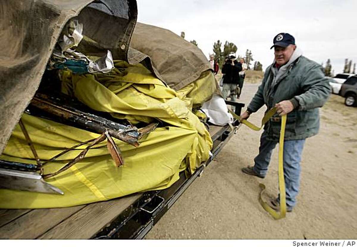 Remnants of Fossett's plane may provide clues