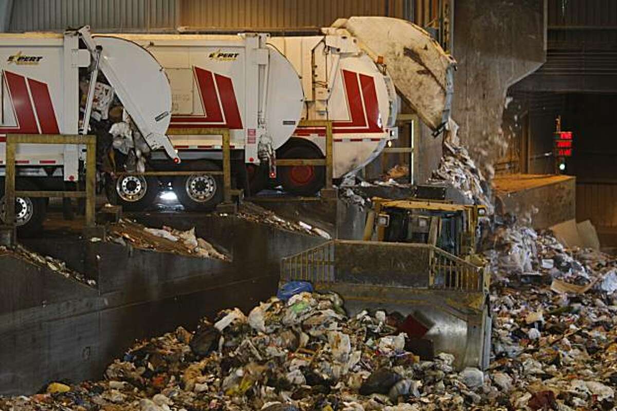 Zipping along the Embarcadero line