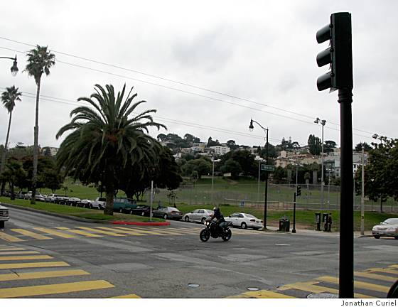S.F.: Stoplight at 18th and Dolores fixed