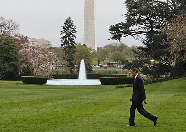 Obama makes 15 recess appointments