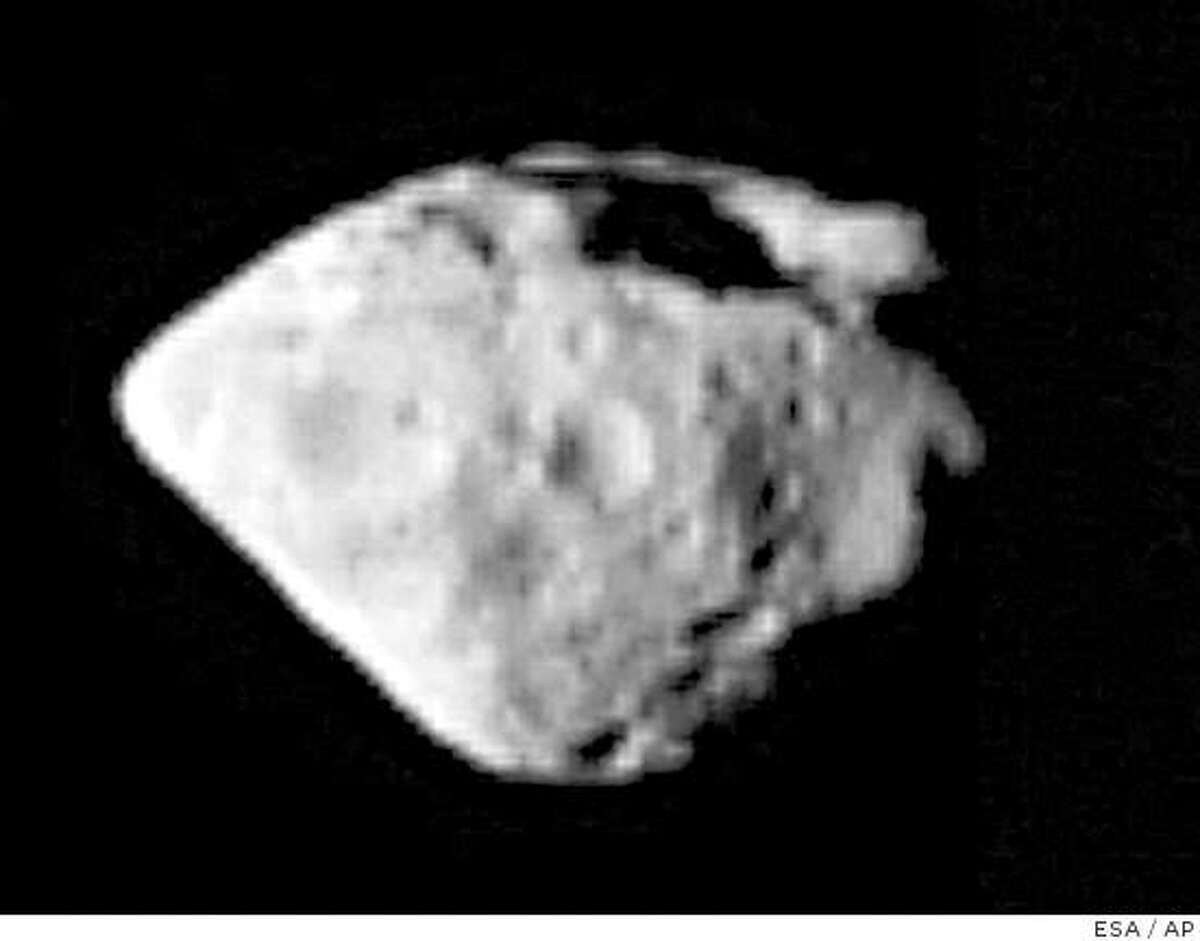 Rosetta probe sends asteroid images to Earth