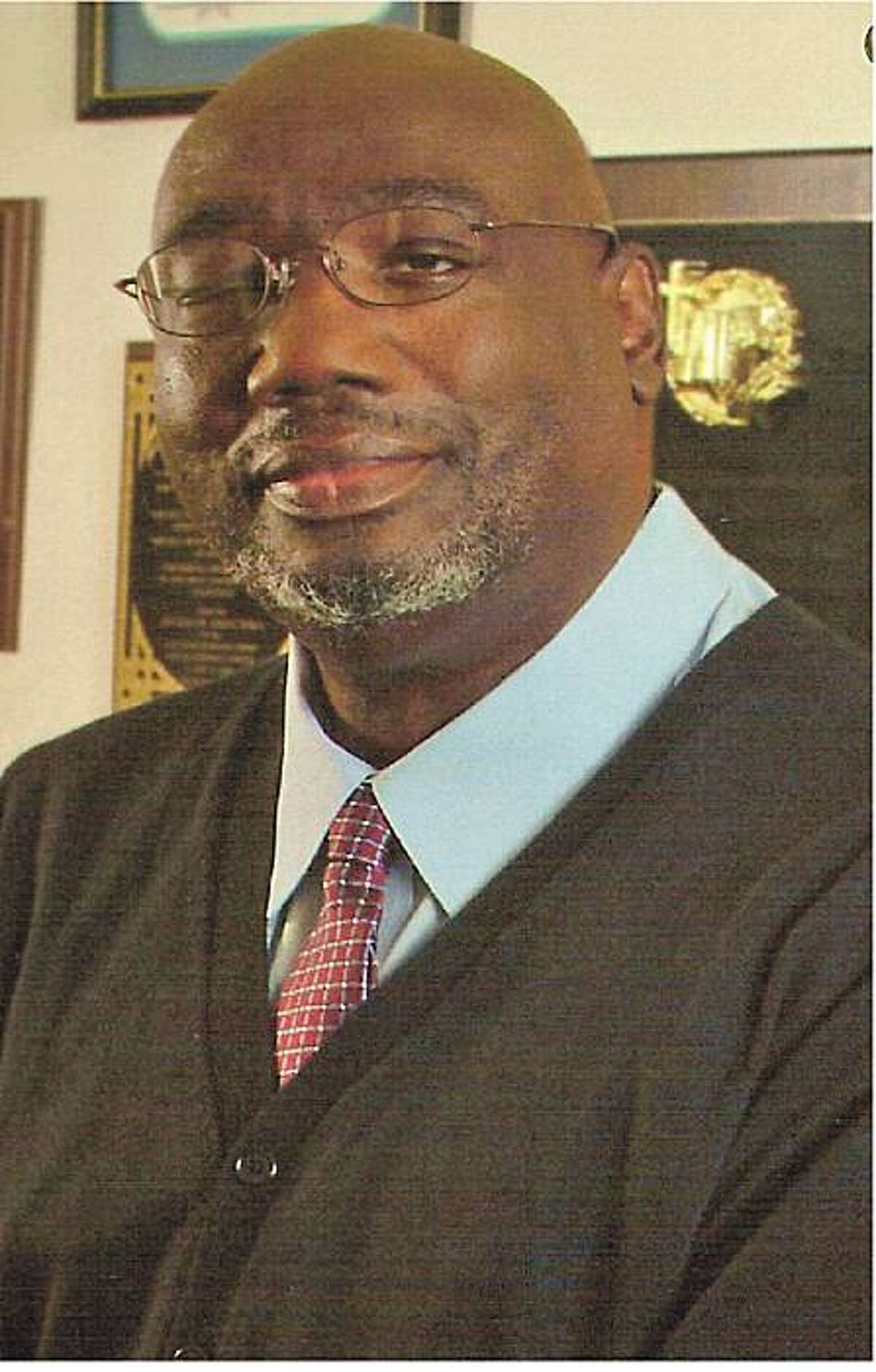 Senior center director George W. Davis dies